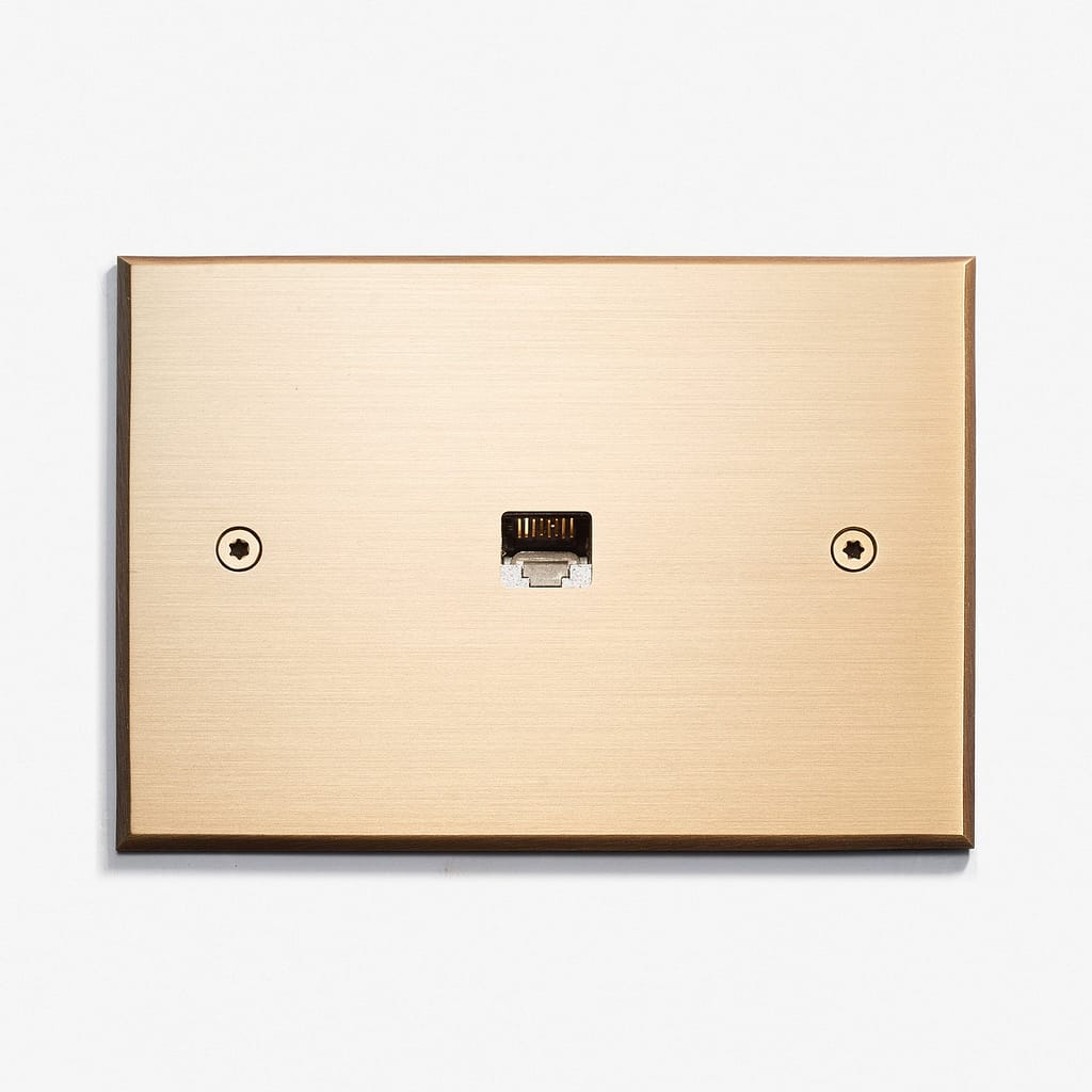Luxury Single Wall Outlet 117 x 82 | Meljac North America